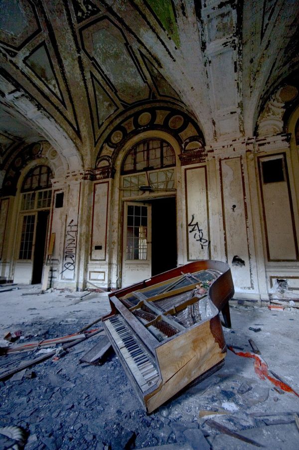 80 Impressive Examples Of Urban Decay Photography